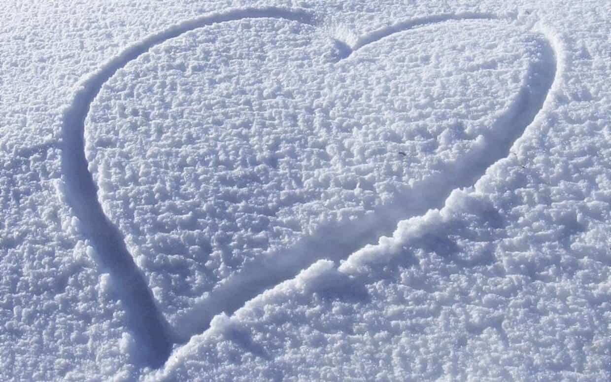 HD Winter Love Wallpaper - PixelsTalk