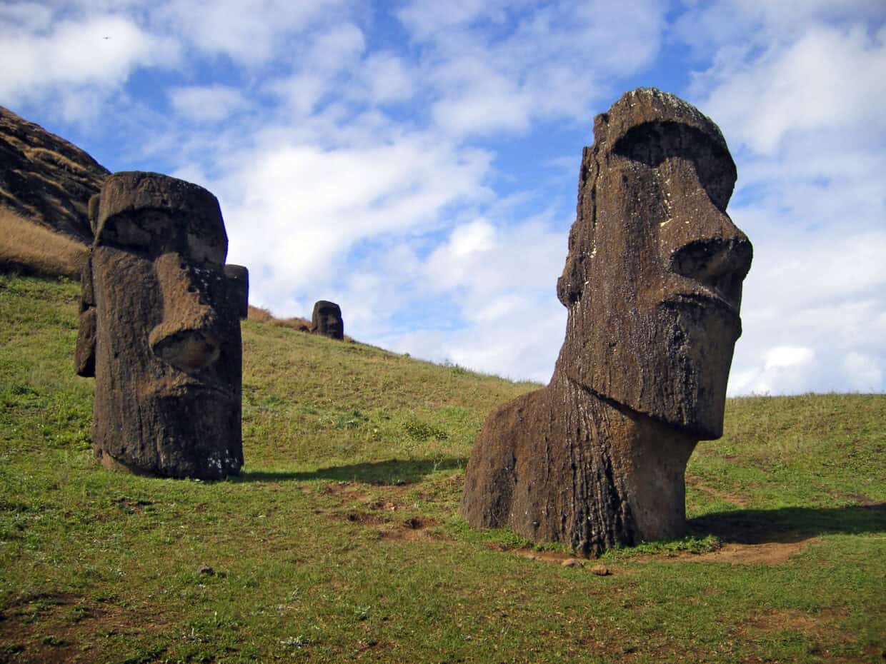 Moai Statues: Ancient Easter Island Wallpapers for a Unique Screen ...