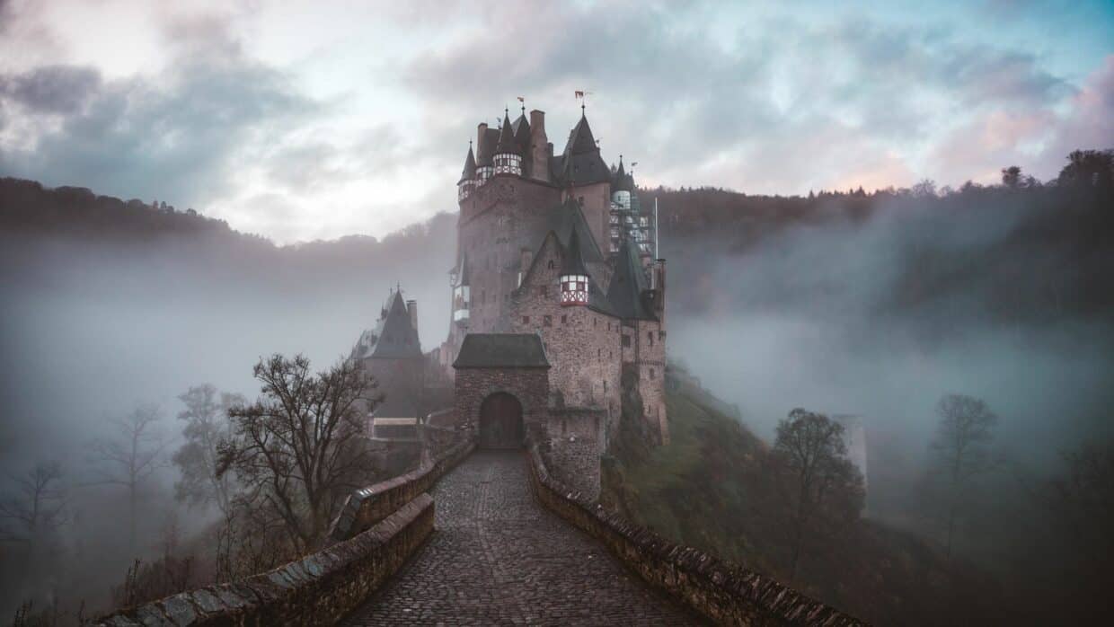 Castle Backgrounds HD - PixelsTalk